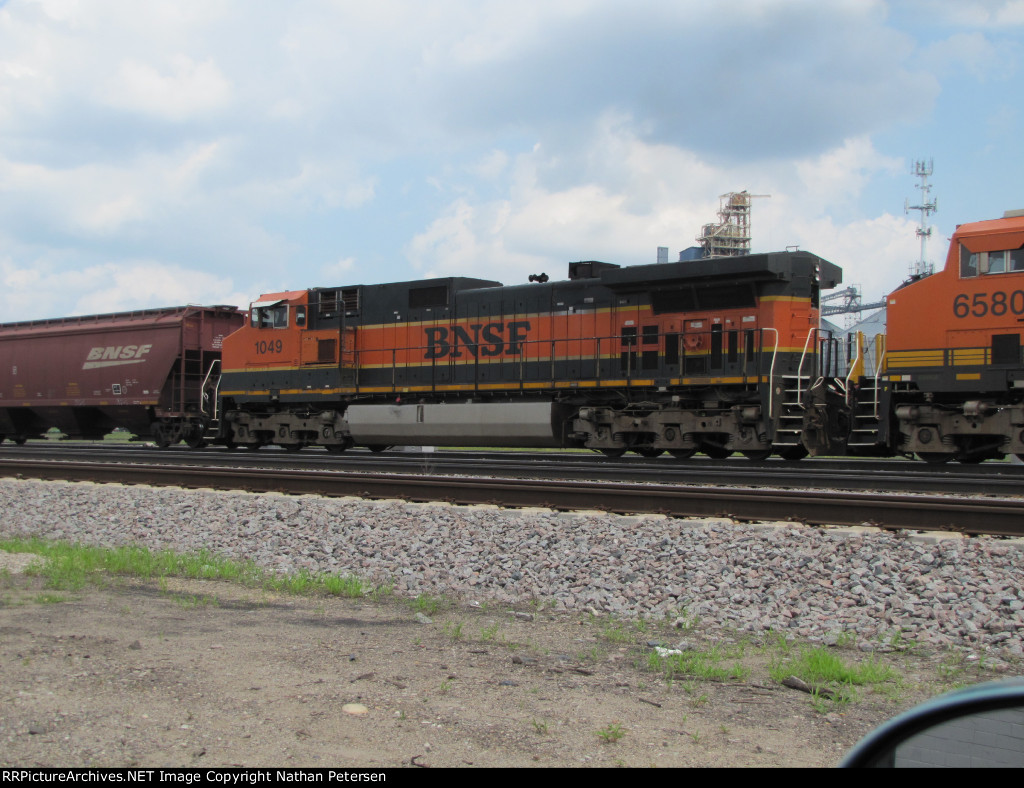 BNSF 1049